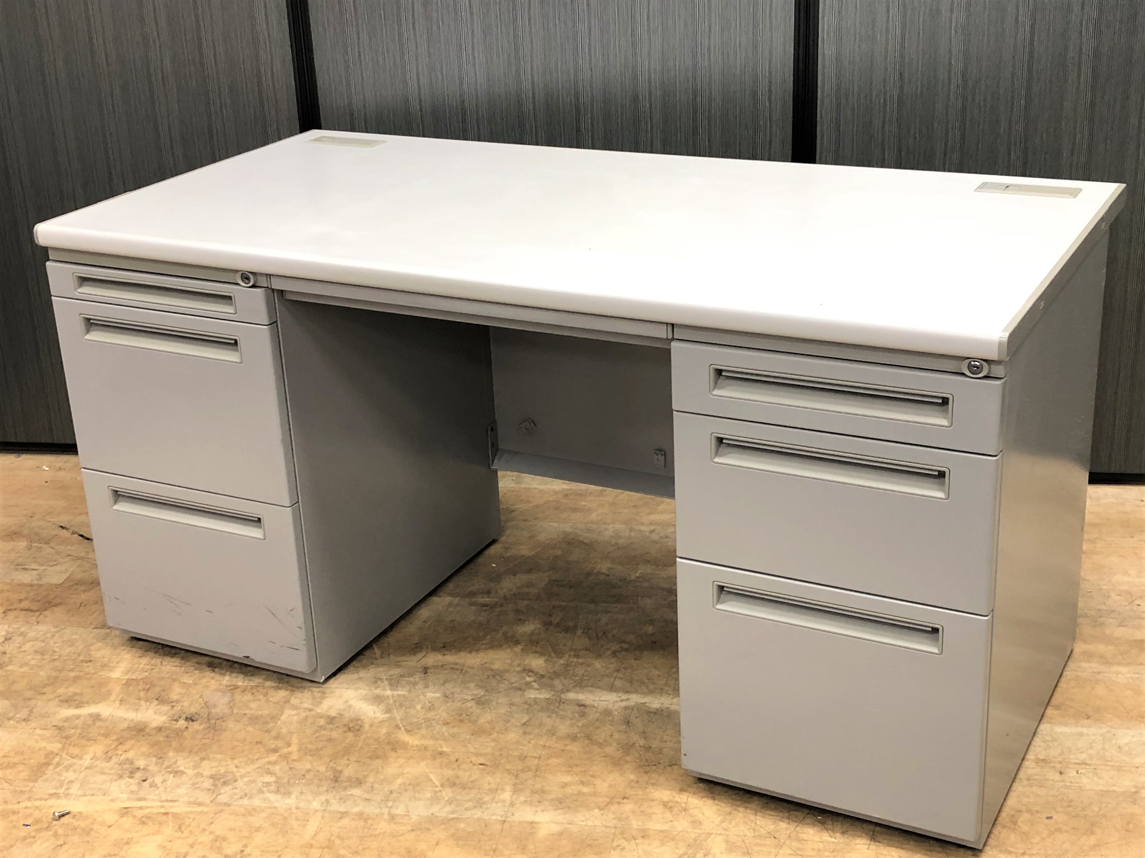 【中古】FEED ウチダ/UCHIDA 両袖机 386461 - 中古オフィス家具ならオフィスバスターズ