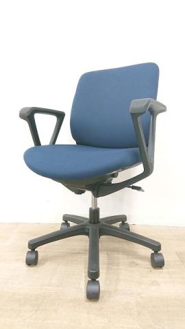 【中古】トルテR KZ-240GB-T1B2 イトーキ/ITOKI 肘付ローバックチェア 387274 - 中古オフィス家具ならオフィスバスターズ