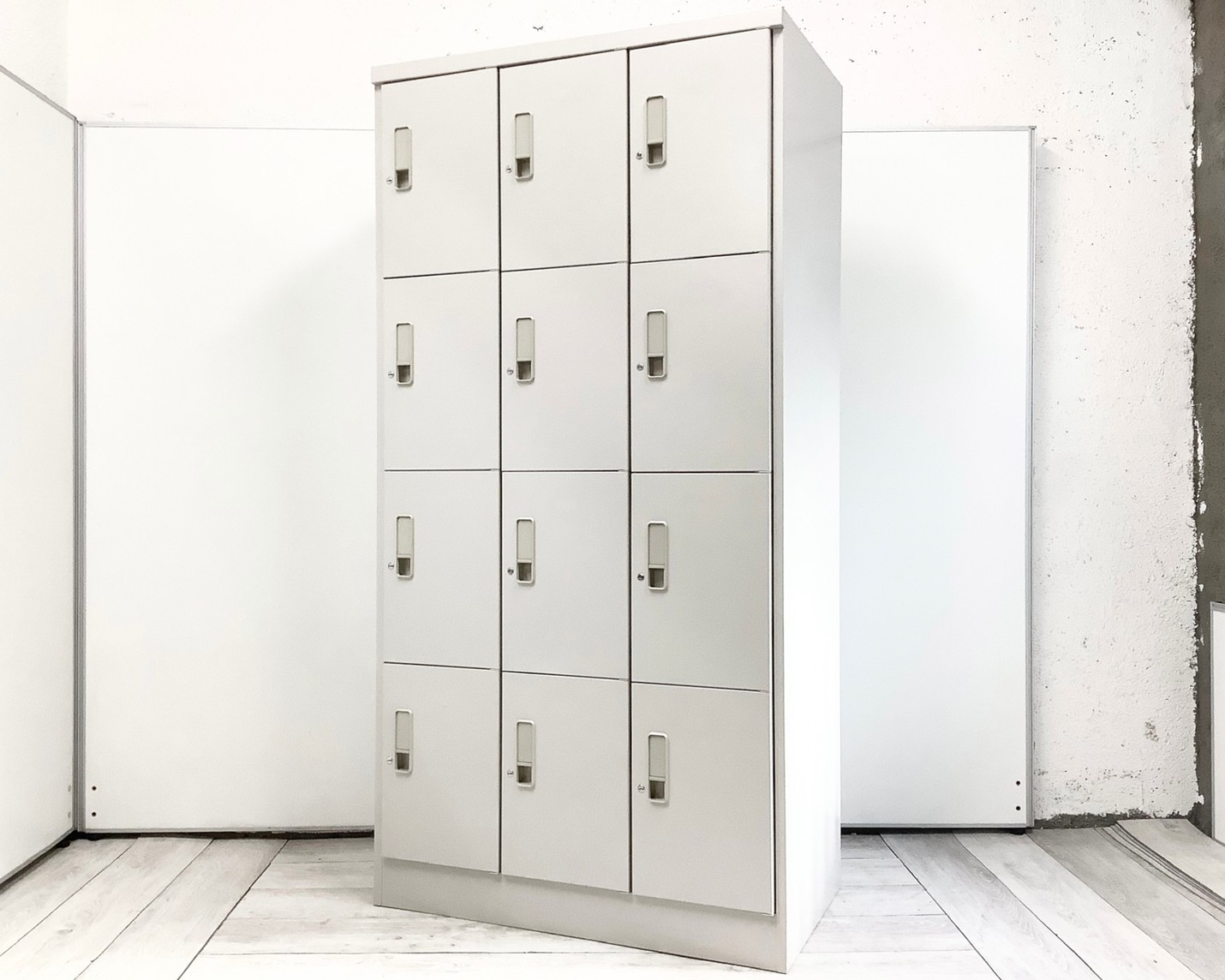 【中古】 イトーキ/ITOKI 12人用更衣ロッカー 387302 - 中古オフィス家具ならオフィスバスターズ