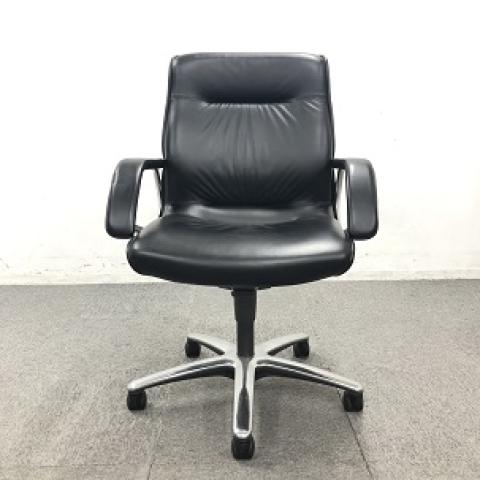 【中古】FC-9 CF57ZX オカムラ/okamura 肘付ローバックチェア 388185 - 中古オフィス家具ならオフィスバスターズ