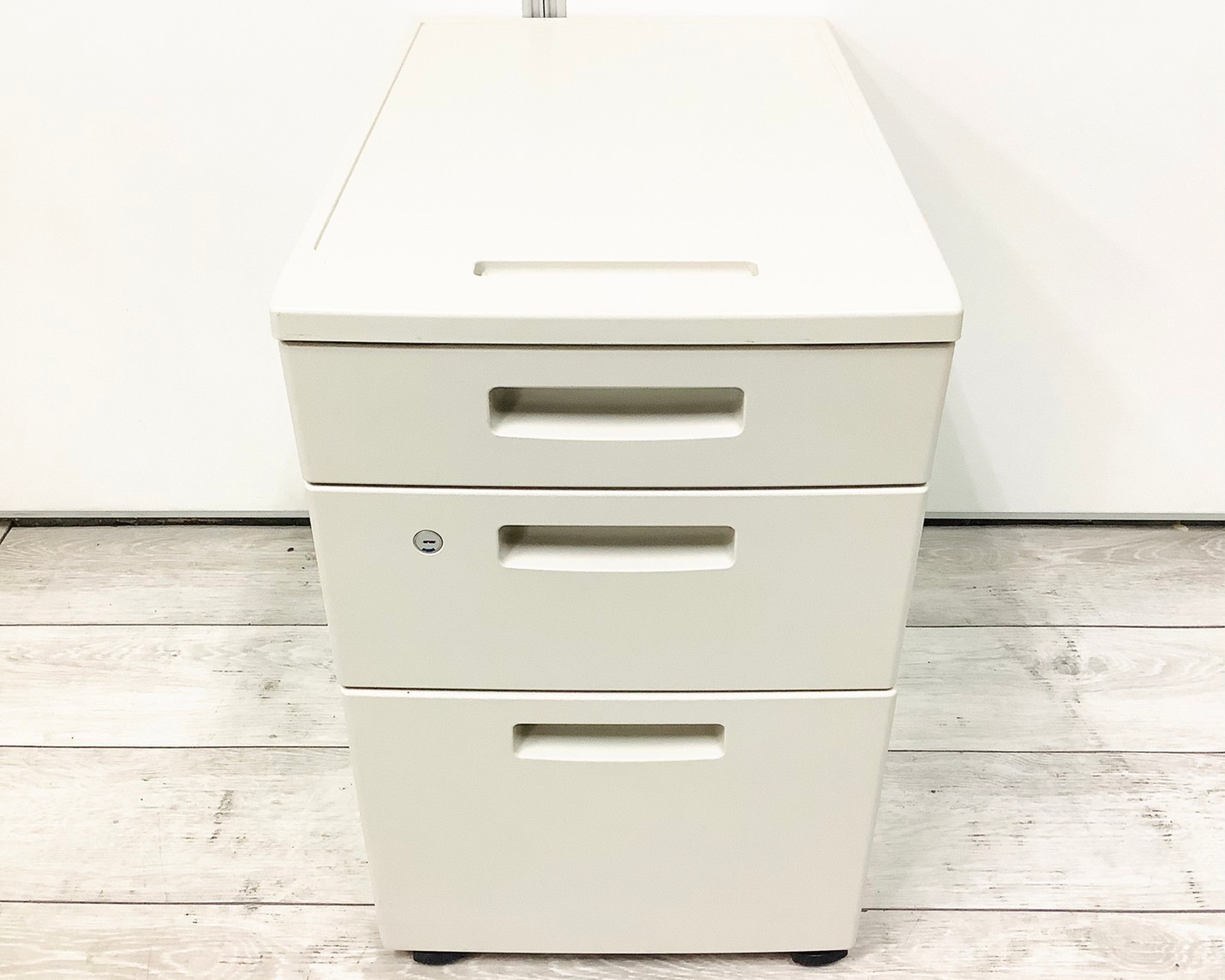 【中古】BS コクヨ/KOKUYO ワゴン3段 388274 - 中古オフィス家具ならオフィスバスターズ