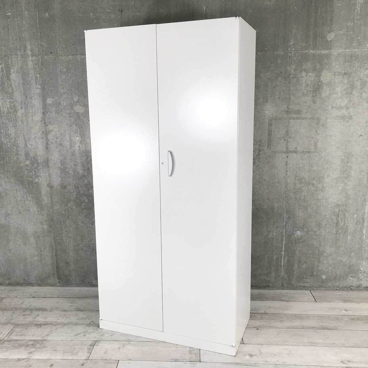 【中古】QUWALL RW45-18H 生興 ローキャビネット／両開き 389907 - 中古オフィス家具ならオフィスバスターズ