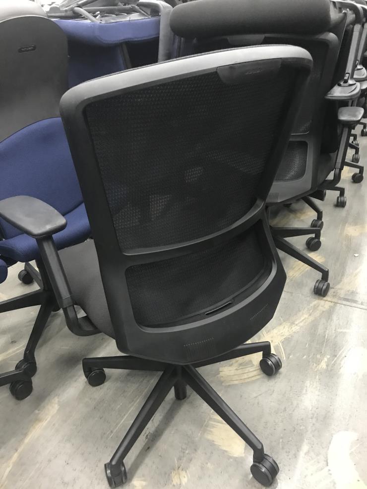 【中古】エルフィ ウチダ/UCHIDA 肘付ハイバックチェア 392170 - 中古オフィス家具ならオフィスバスターズ
