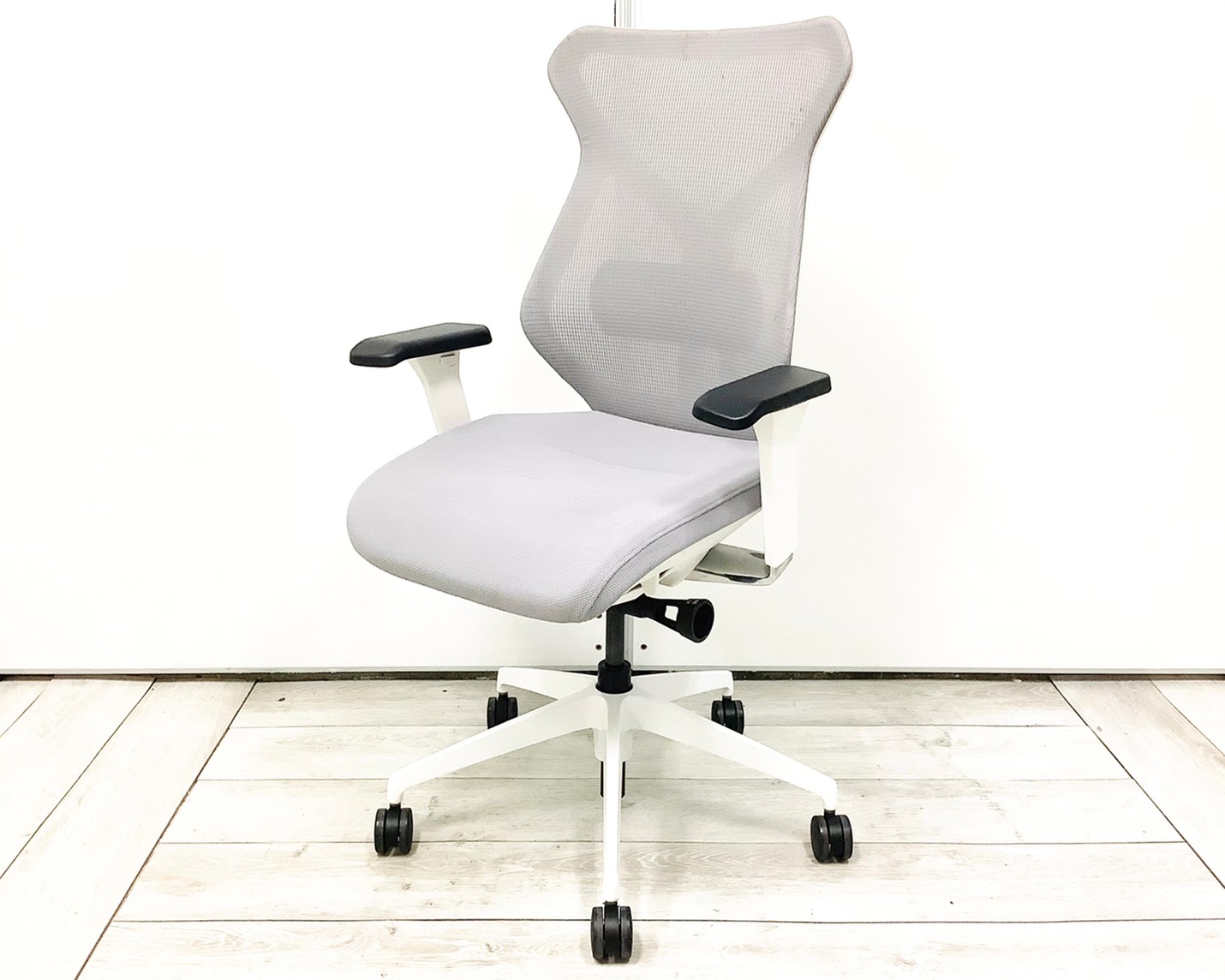 【中古】セクア SOG-367JB-WWW6Z イトーキ/ITOKI 肘付ハイバックチェア 394719 - 中古オフィス家具ならオフィスバスターズ