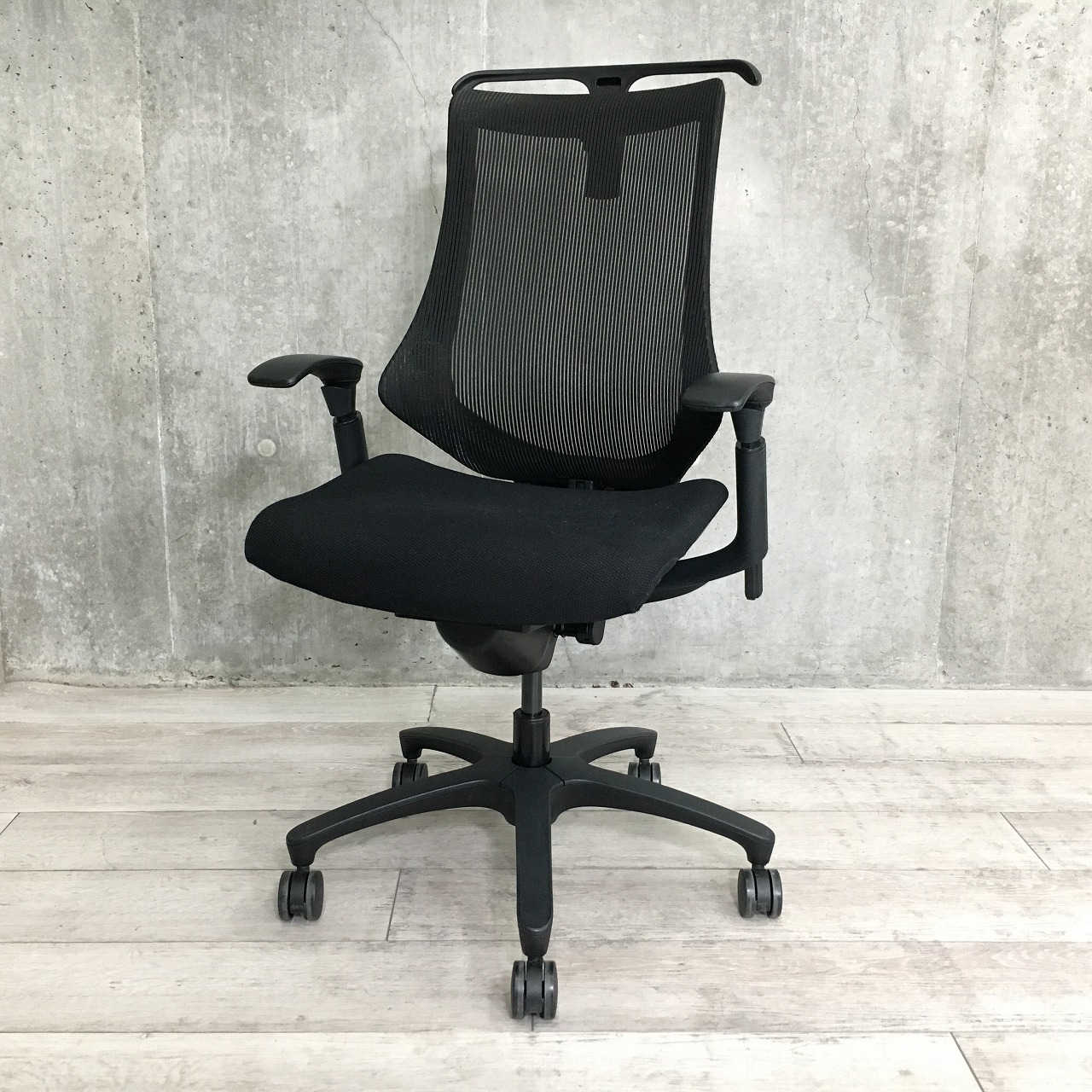 【中古】エフメッシュ イトーキ/ITOKI 肘付ハイバックチェア 396017 - 中古オフィス家具ならオフィスバスターズ