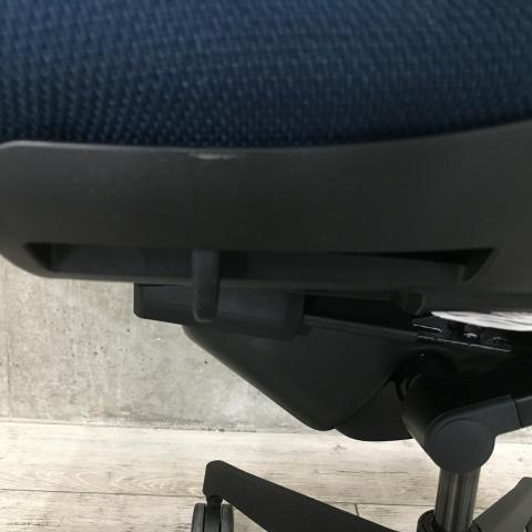 【中古】アクト クロス 樹脂 KG-477JB-T1B2 イトーキ/ITOKI 肘付ハイバックチェア 400075 - 中古オフィス家具ならオフィスバスターズ