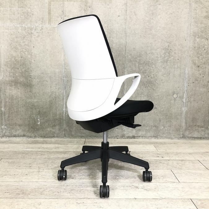 【中古】ピコラ チェア コクヨ/KOKUYO 肘付ハイバックチェア 417849 - 中古オフィス家具ならオフィスバスターズ