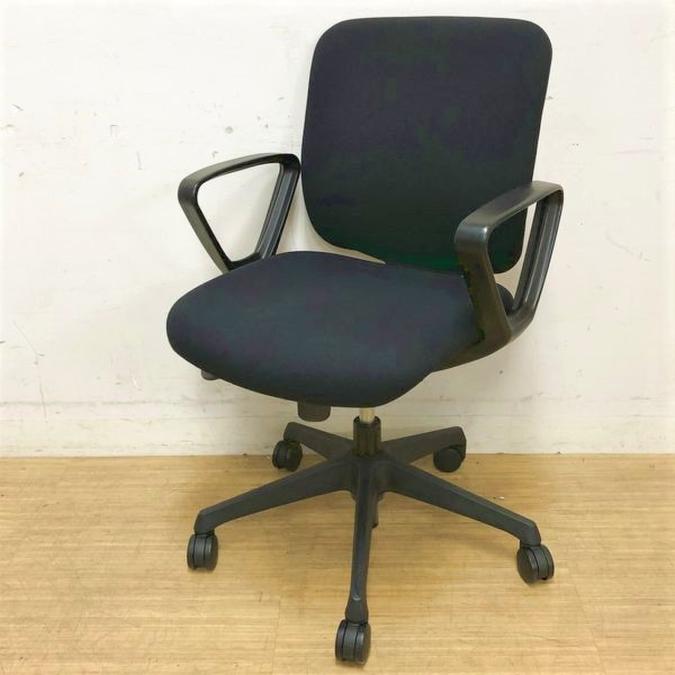 【中古】CG-Rチェア CN33ZR FM31 オカムラ/okamura 肘付ローバックチェア 420275 - 中古オフィス家具ならオフィスバスターズ