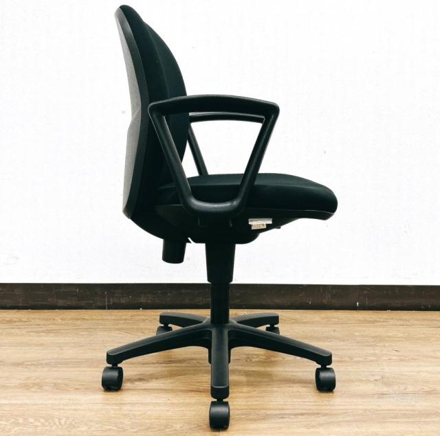 【中古】リエットチェア KFS-740GB-T1.T1 イトーキ/ITOKI 肘付ローバックチェア 424186 - 中古オフィス家具なら ...