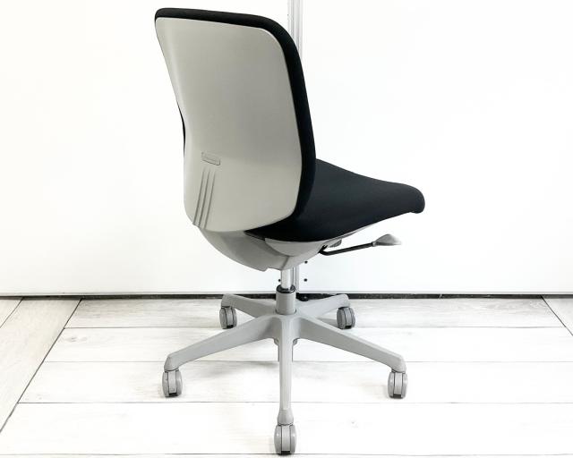 【中古】CG-Rチェア CN33GR-FM31 オカムラ/okamura 肘無ローバックチェア 430419 - 中古オフィス家具ならオフィスバスターズ