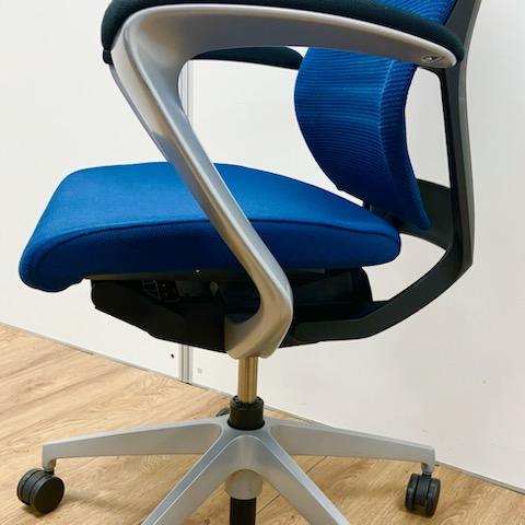 【中古】エピオスチェア イトーキ/ITOKI 肘付ハイバックチェア 450346 - 中古オフィス家具ならオフィスバスターズ