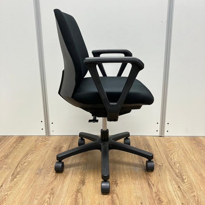 【中古】トルテチェア KZ-240GB-T1T1 イトーキ/ITOKI 肘付ローバックチェア 457133 - 中古オフィス家具ならオフィスバスターズ