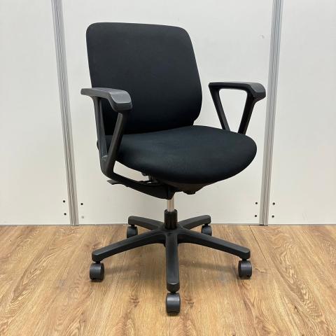 【中古】トルテチェア KZ-240GB-T1T1 イトーキ/ITOKI 肘付ローバックチェア 457133 - 中古オフィス家具ならオフィスバスターズ