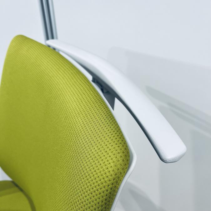 【中古】ウィザード2 コクヨ/KOKUYO 肘付ローバックチェア 465190 - 中古オフィス家具ならオフィスバスターズ