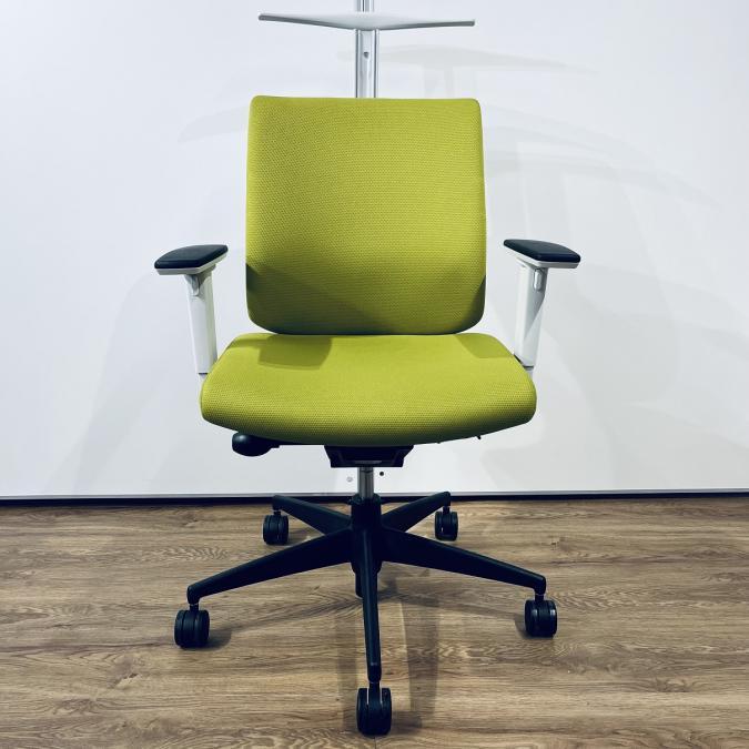 【中古】ウィザード2 コクヨ/KOKUYO 肘付ローバックチェア 465190 - 中古オフィス家具ならオフィスバスターズ