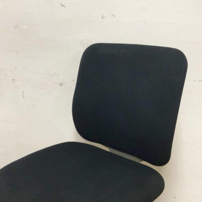 【中古】CG-Rチェア CN33GR FM31 オカムラ/okamura 肘無ローバックチェア 472948 - 中古オフィス家具ならオフィスバスターズ