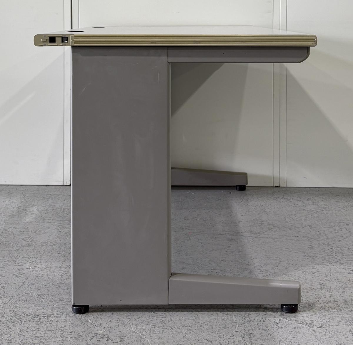 【中古】CZN デスク CZN-127HA-WE イトーキ/ITOKI 平机 513831 - 中古オフィス家具ならオフィスバスターズ