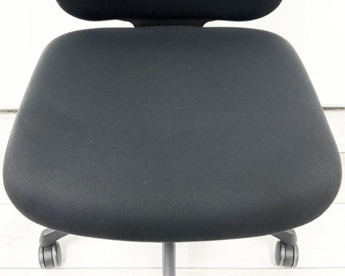 【中古】CG-Rチェア CN33ZR FM31 オカムラ/okamura 肘無ローバックチェア 515592 - 中古オフィス家具ならオフィスバスターズ