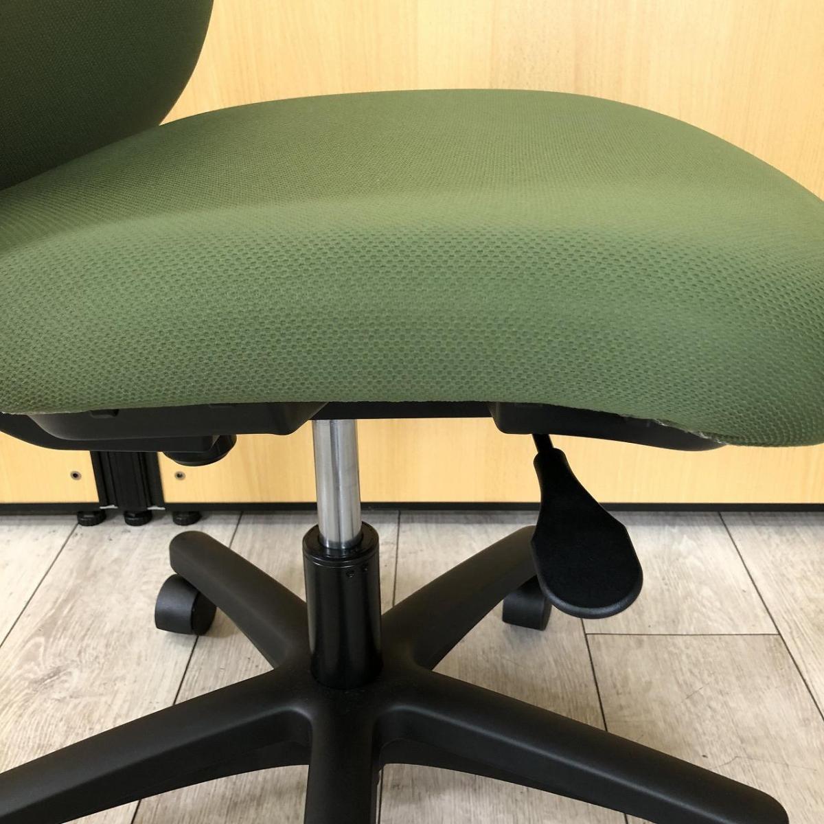 【中古】ボニートチェア KT-170PV-W9 Q2 イトーキ/ITOKI 肘無ローバックチェア 517757 - 中古オフィス家具ならオフィスバスターズ