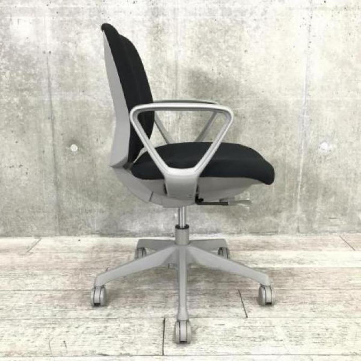 【中古】CG-Rチェア オカムラ/okamura 肘付ローバックチェア 528973 - 中古オフィス家具ならオフィスバスターズ