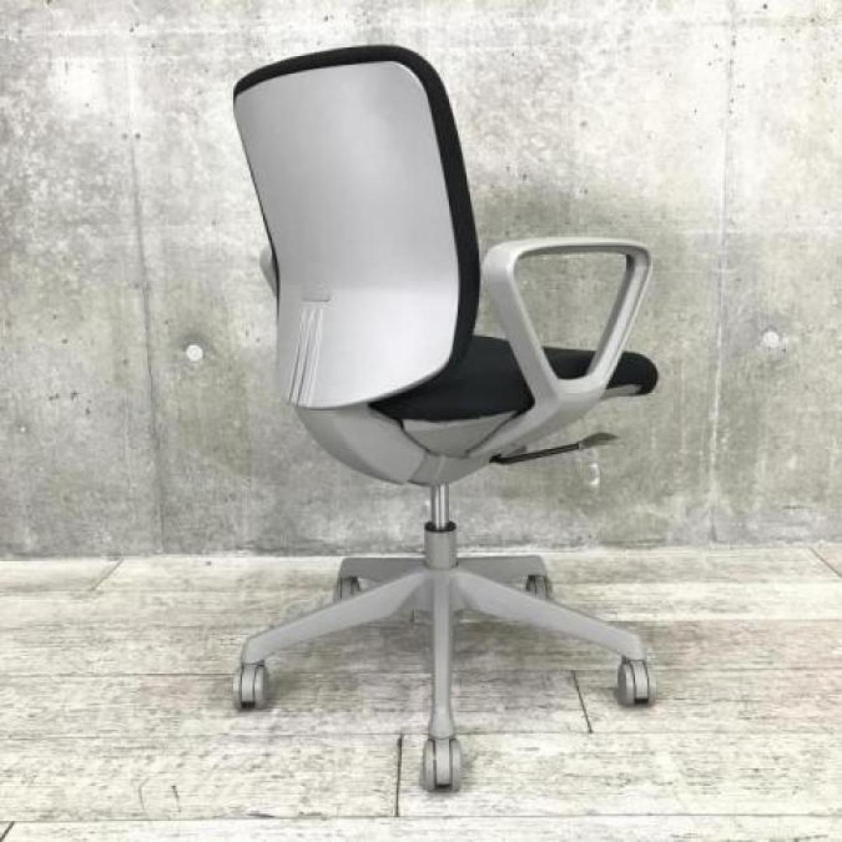 【中古】CG-Rチェア オカムラ/okamura 肘付ローバックチェア 528973 - 中古オフィス家具ならオフィスバスターズ