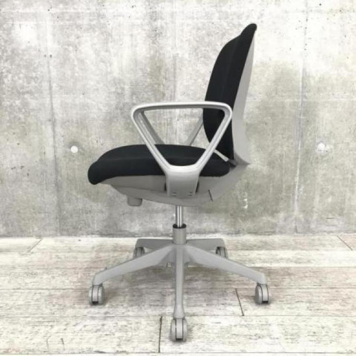 【中古】CG-Rチェア オカムラ/okamura 肘付ローバックチェア 528974 - 中古オフィス家具ならオフィスバスターズ