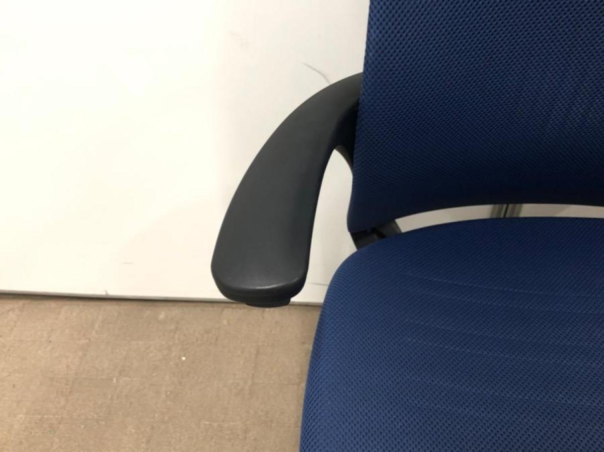 【中古】M4 樹脂 コクヨ/KOKUYO 肘付ハイバックチェア 530836 - 中古オフィス家具ならオフィスバスターズ