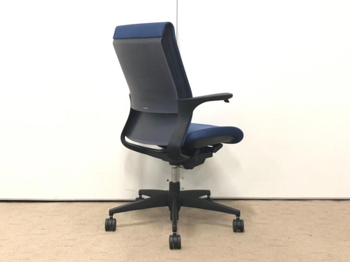 【中古】M4 樹脂 コクヨ/KOKUYO 肘付ハイバックチェア 530836 - 中古オフィス家具ならオフィスバスターズ