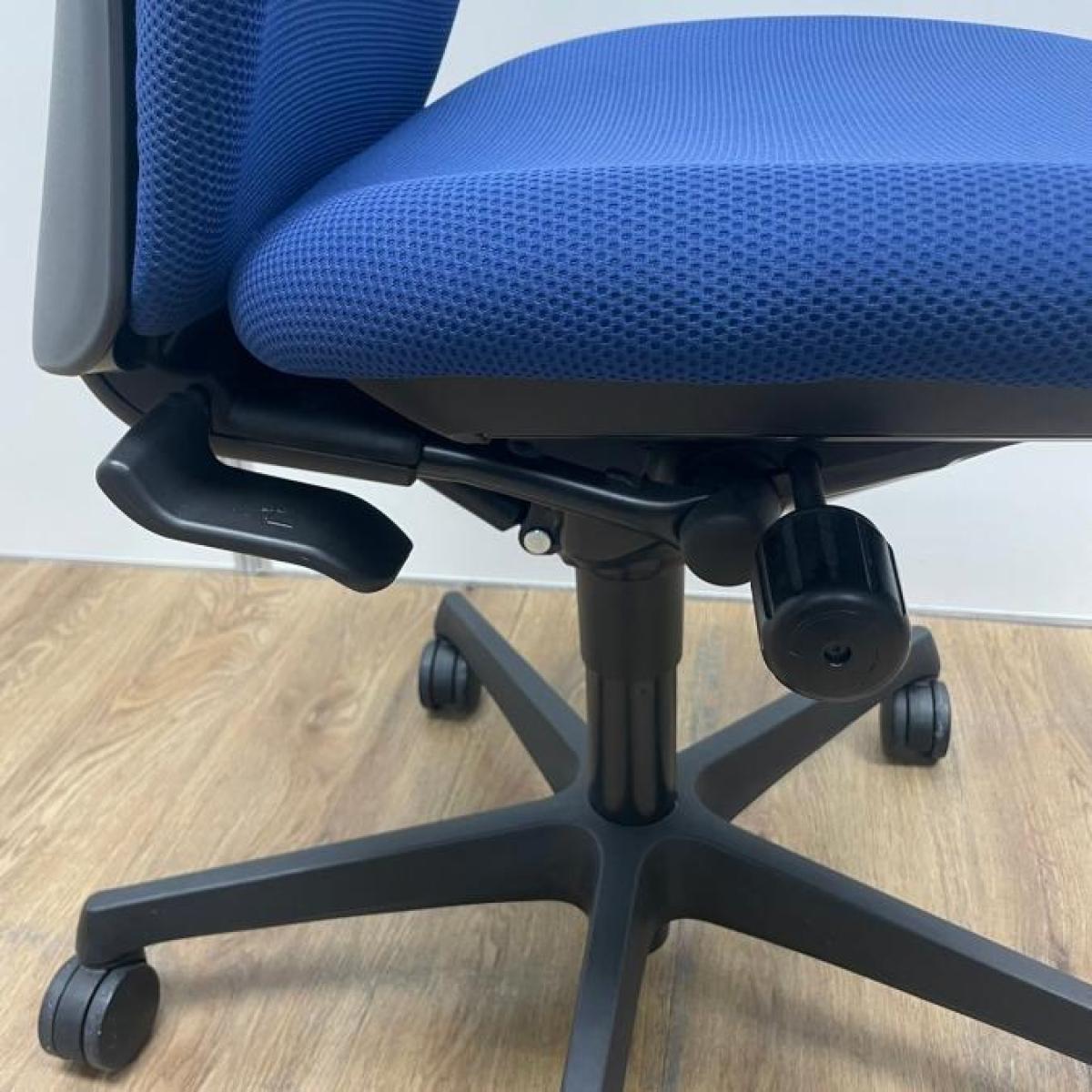 【中古】スラート オカムラ/okamura 肘無ハイバックチェア 531650 - 中古オフィス家具ならオフィスバスターズ