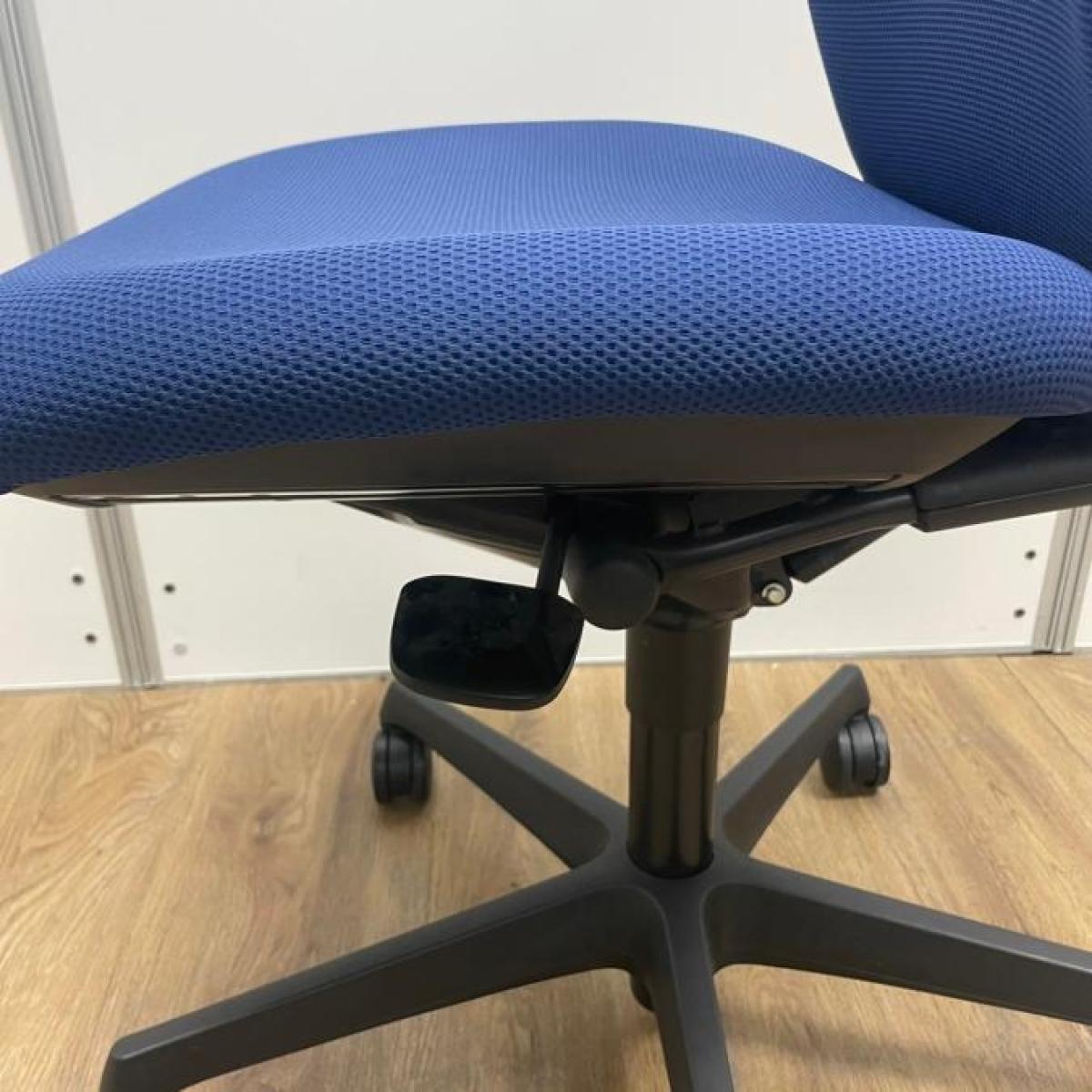 【中古】スラート オカムラ/okamura 肘無ハイバックチェア 531650 - 中古オフィス家具ならオフィスバスターズ