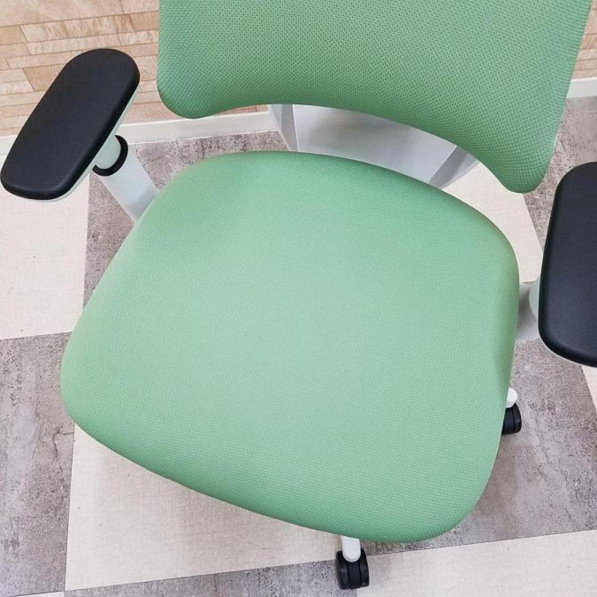 【中古】リーフレク ウチダ/UCHIDA 肘付ハイバックチェア 537171 - 中古オフィス家具ならオフィスバスターズ