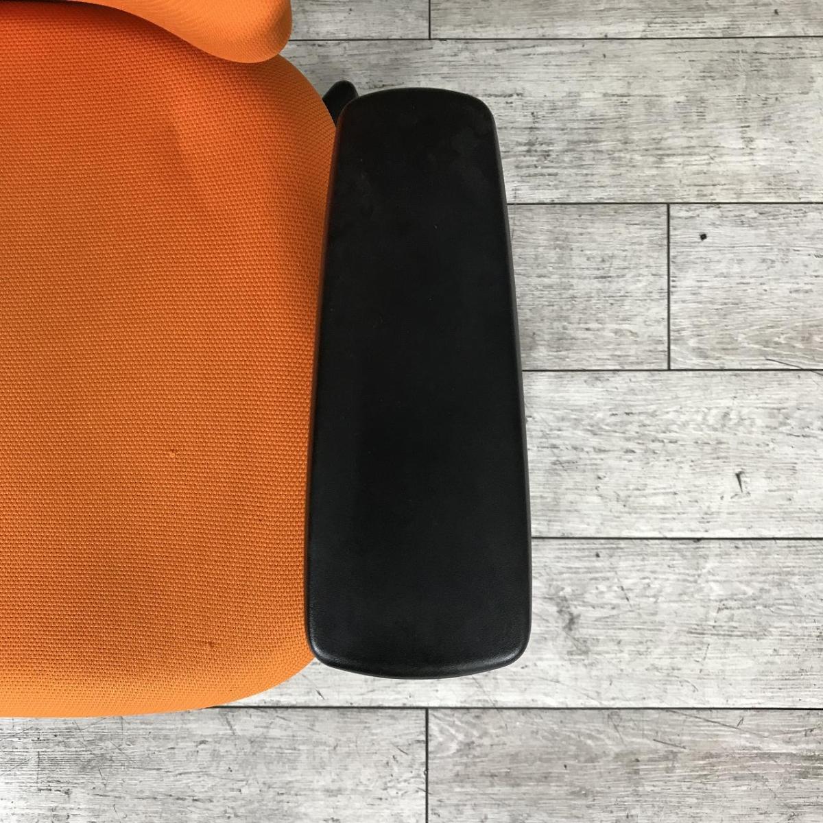 【中古】Presea プラス/PLUS 肘付ローバックチェア 558609 - 中古オフィス家具ならオフィスバスターズ