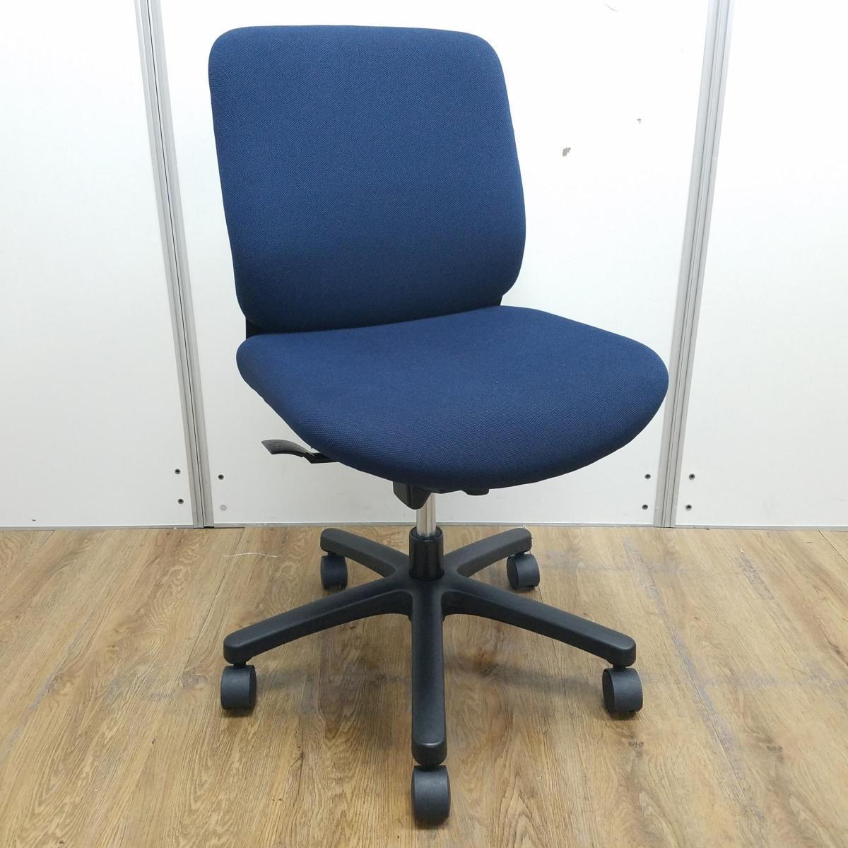 【中古】トルテR イトーキ/ITOKI 肘無ローバックチェア 563734 - 中古オフィス家具ならオフィスバスターズ
