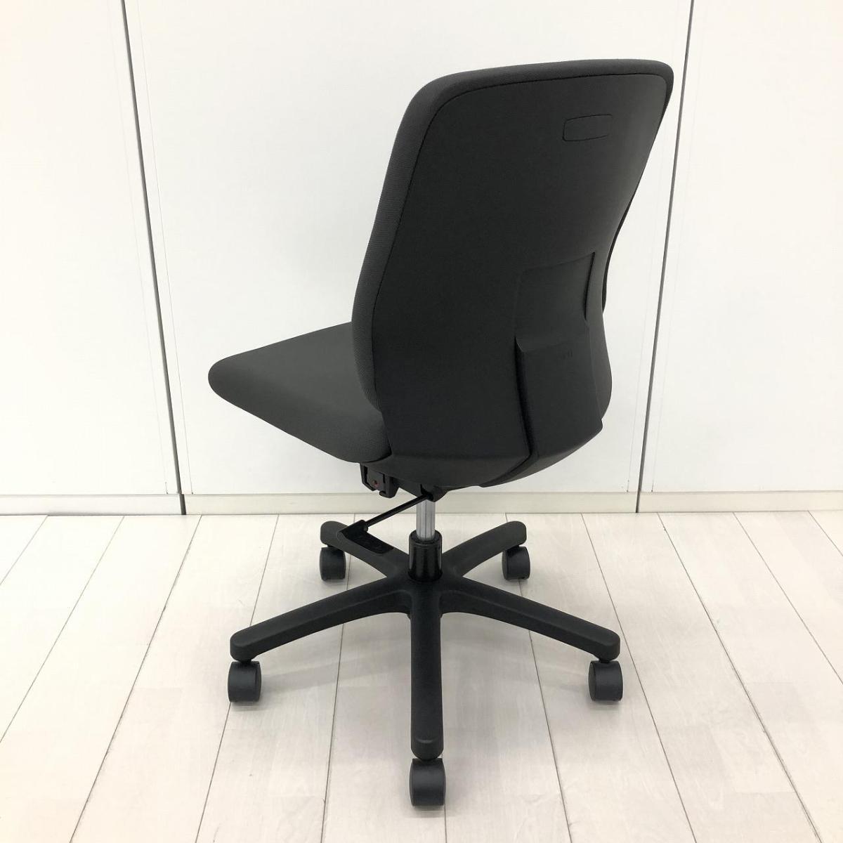【中古】トルテR KZ-240GB-T1W2 イトーキ/ITOKI 肘無ローバックチェア 594191 - 中古オフィス家具ならオフィスバスターズ